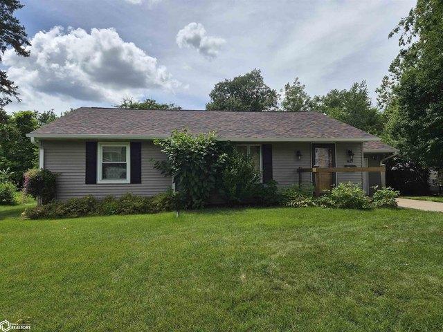 1429 Summer St, Grinnell, IA 50112