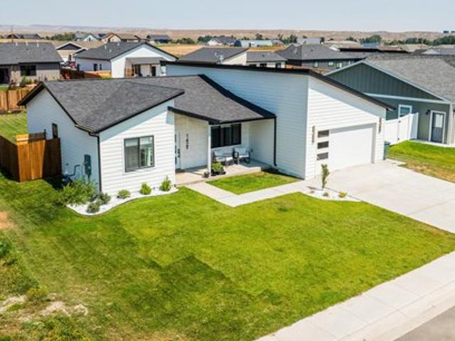 1429 Silverton Dr, Ranchester, WY 82839