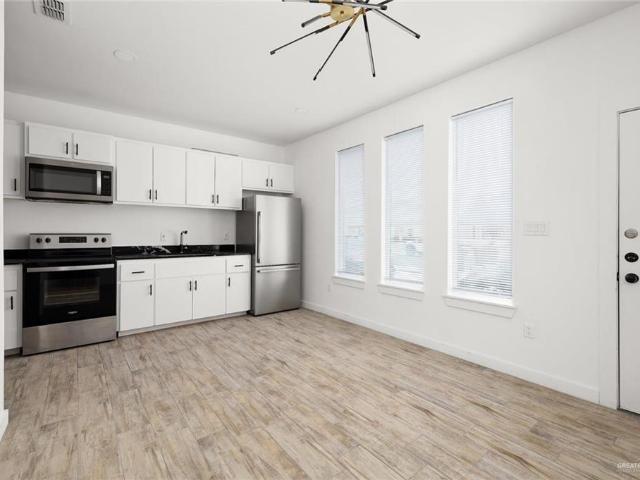 1429 W Harrison Avenue 8