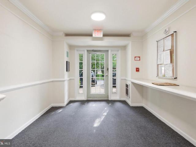 14200 Farnsworth Lane # 204
