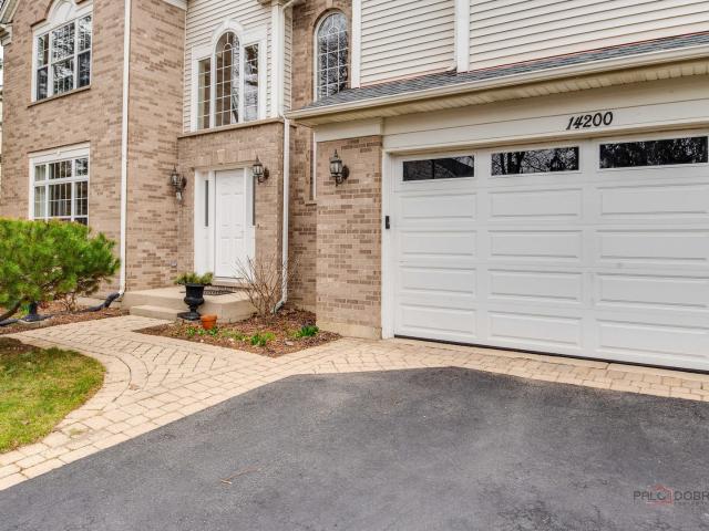 14200 Oakwood Ct, Libertyville, IL 60048 | Compass