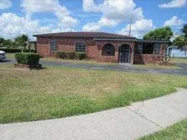 14200 S Carver Dr, Miami, FL 33176