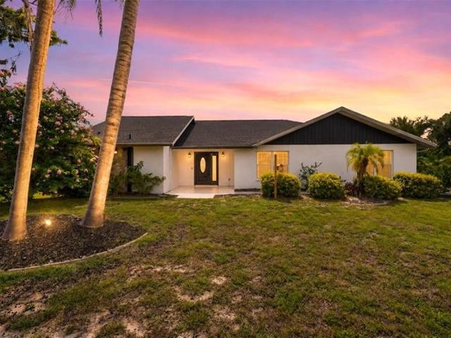 1420 Mackintosh Blvd, Nokomis, FL 34275