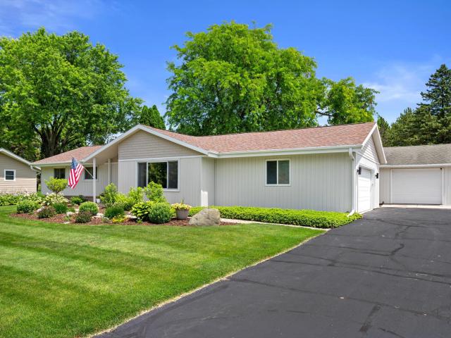 1420 Mount Ln