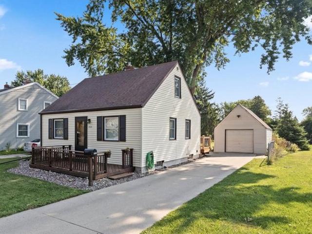 1420 N Charlotte St, Appleton, WI 54911