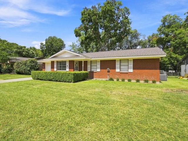 1420 Austin Dr, Ennis, TX 75119