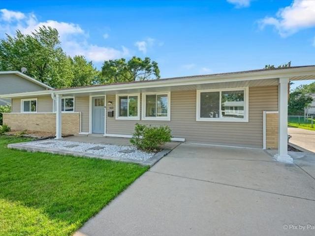 1420 Cooper Rd, Hoffman Estates, IL 60169