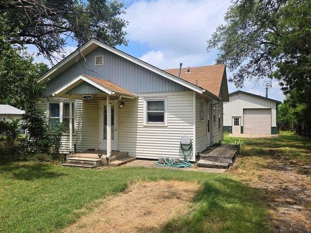 1420 E 9th St, Newton, KS 67114
