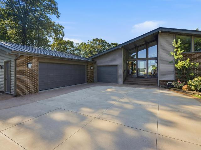 1420 Lake Bluff Drive