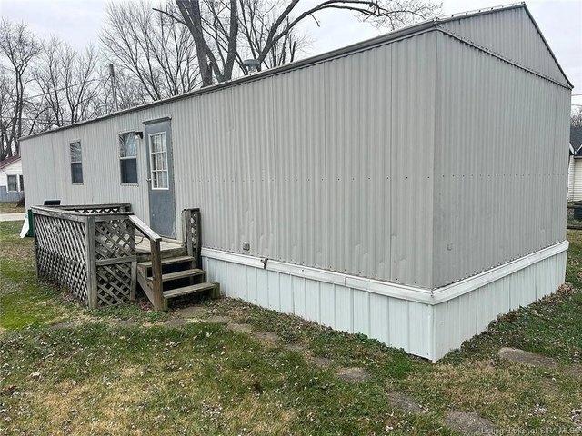 1420 Lindsey St, Charlestown, IN 47111