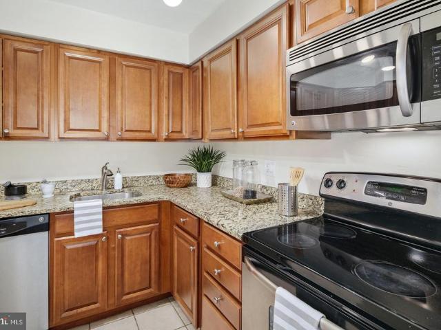 1420 Locust Street # 11D