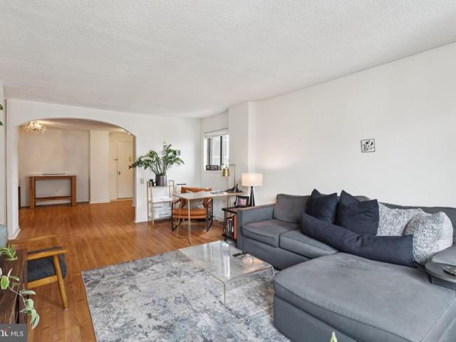 1420 Locust Street # 25E