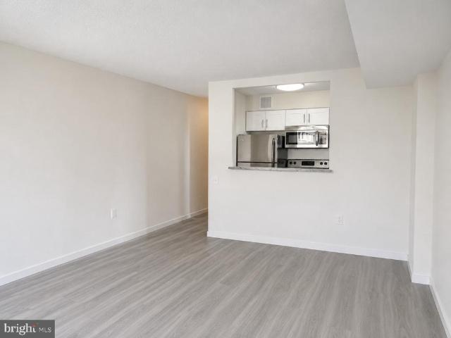 1420 Locust Street # 8J