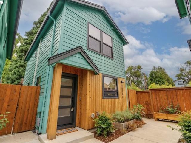 1420 SE Claybourne St Unit C, Portland, OR 97202