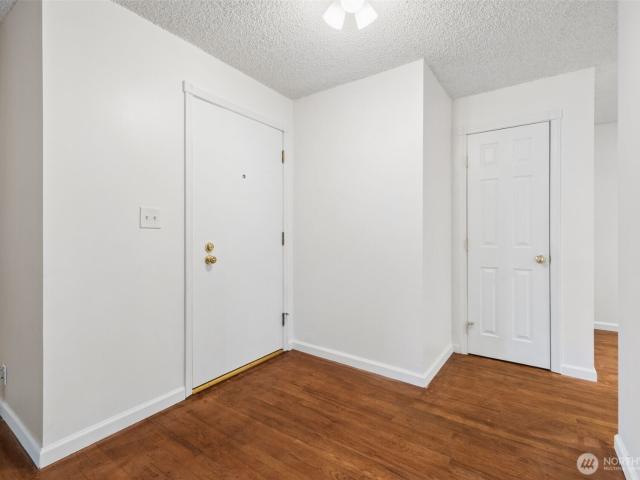 1420 th Ave SW, Burien, WA 98166 | MLS #2495 | Compass