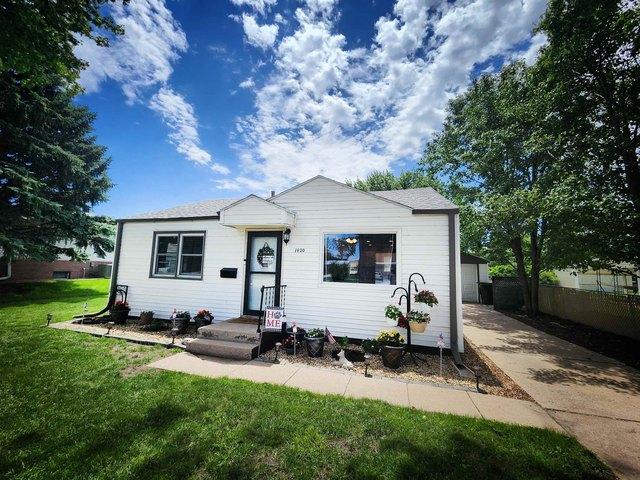 1420 W 20th St, Kearney, NE 68845