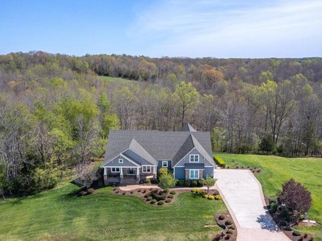 1420 W Crossing Dr, Forest, VA 24551