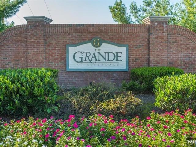 1420 Wharton Ct, Riverdale, NJ 07457