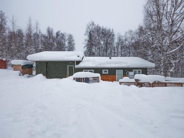 1420 Whistling Swan Dr, Fairbanks, AK 99712