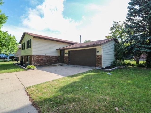 1420 23rd St S, Fargo, ND 58103