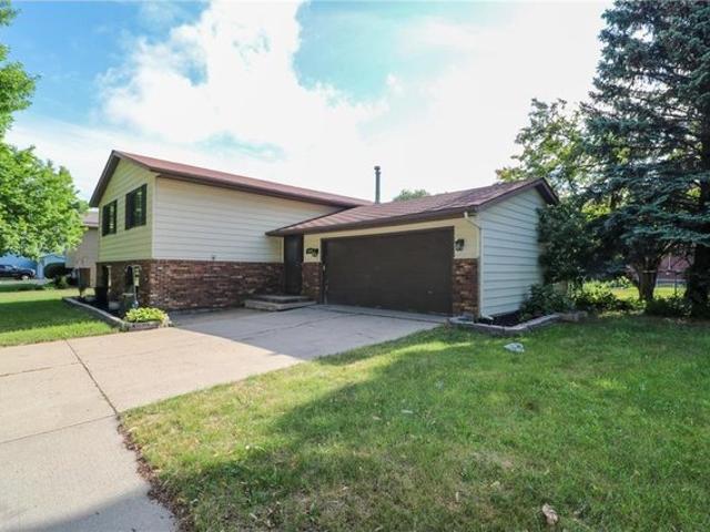 1420 23rd St S, Fargo, ND 58103