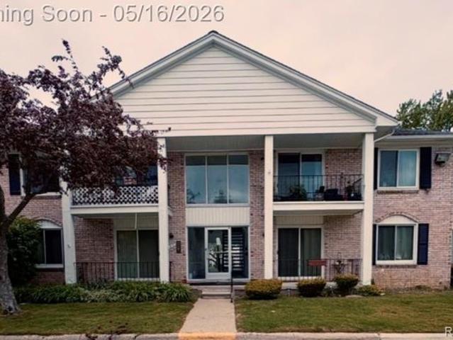 14210 Camelot Dr, Sterling Heights, MI 48312