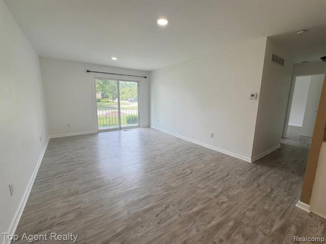 14211 Ivanhoe Drive