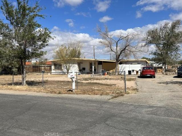14212 Lakota Rd, Apple Valley, CA 92307
