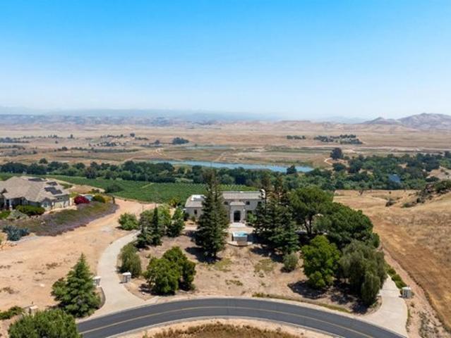 14215 Killarney Dr, Madera, CA 93636
