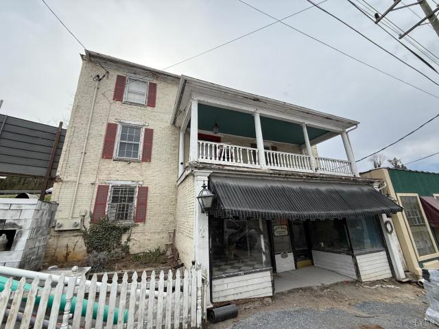 1421 Main St