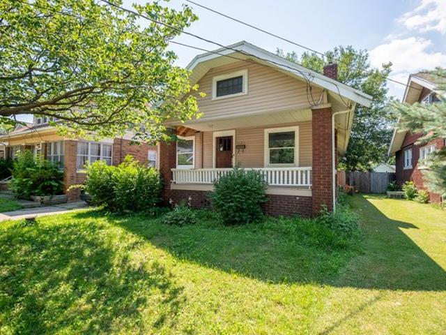 1421 N Douglas St, Peoria, IL 61606