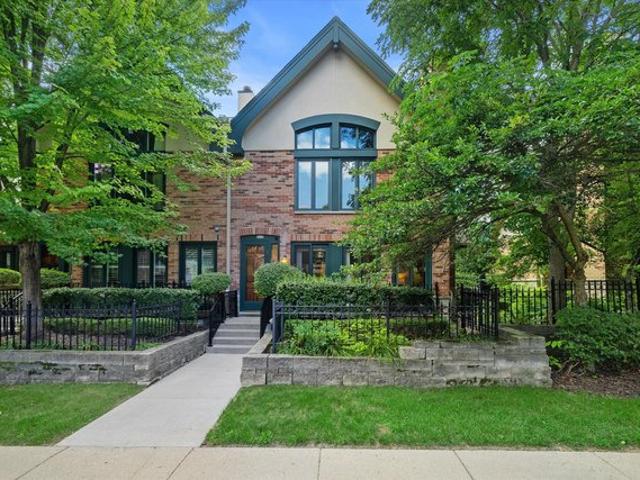 1421 N Humboldt Ave, Milwaukee, WI 53202