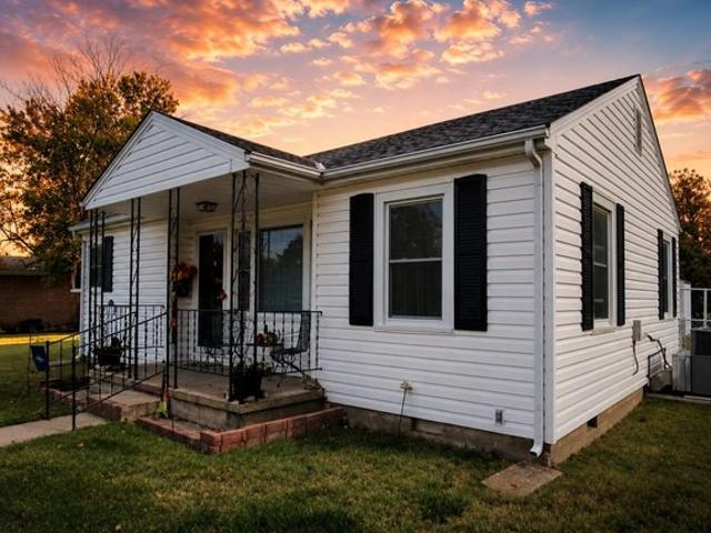 1421 N Olive St, Wellington, KS 67152