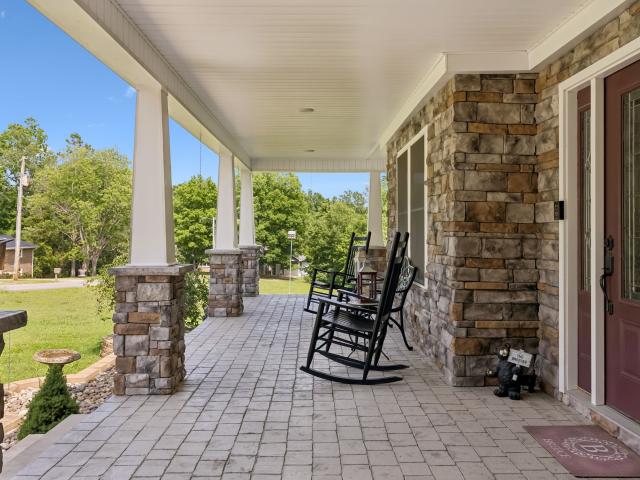 1421 Oakmont Cir