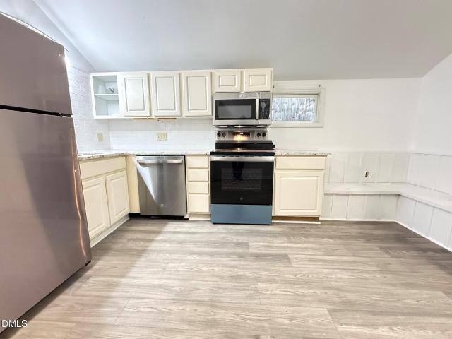 1421 a Lynn Road