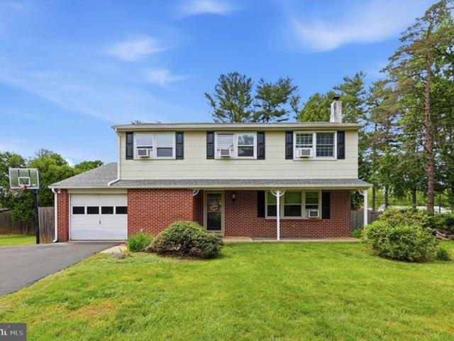 1421 Cathys Ln, North Wales, PA 19454