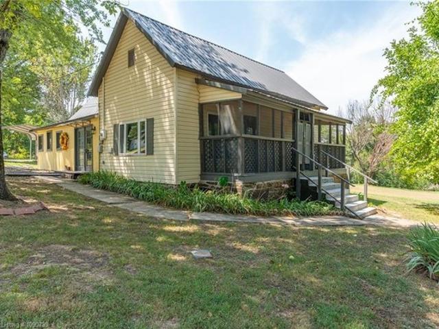 1421 Hendrix St, Altus, AR 72821