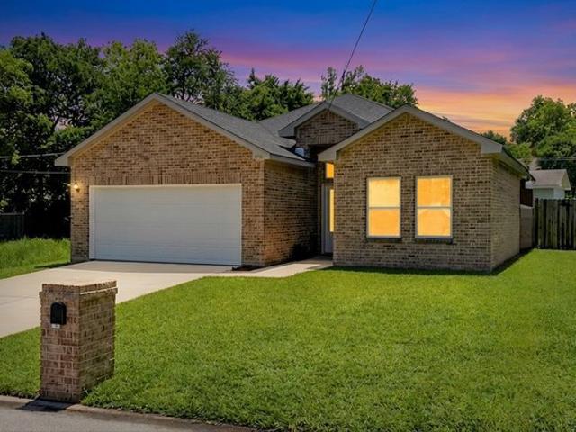 1421 Jones St, Greenville, TX 75401
