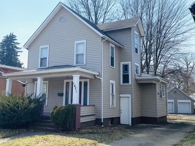 1421 Piper Ct NW, Canton, OH 44703