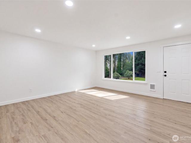 1421 th Avenue NW