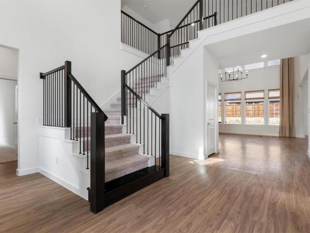 1421 Valor Way