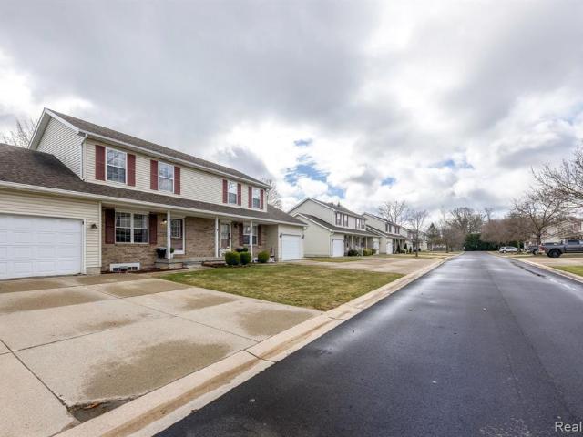 1421 whispering woods lane