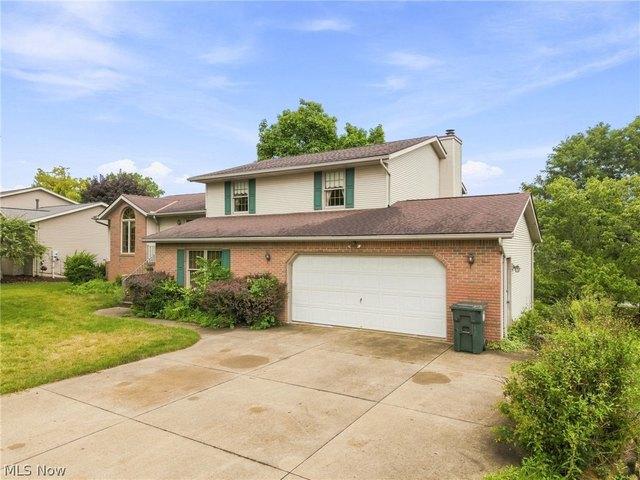 1421 44th St NE, Canton, OH 44714