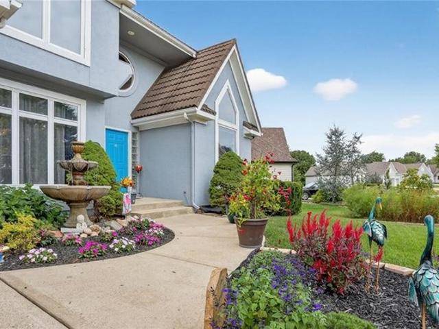 14226 S Shannan Ln, Olathe, KS 66062