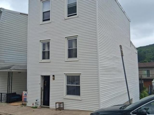 1422 Market St, Ashland, PA 17921