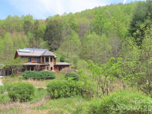 1422 Middle Fork Rd, Hendersonville, NC 28792