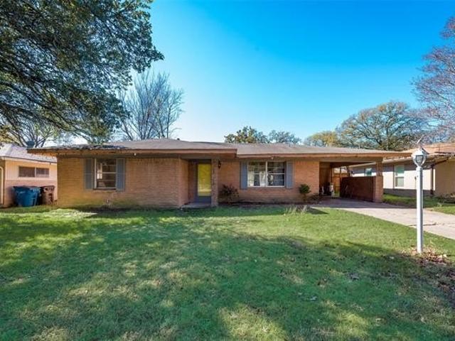 1422 Mockingbird Ln, Corsicana, TX 75110