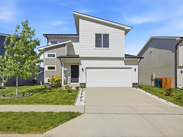 1422 NE Cedarwood Dr, Grimes, IA 50111