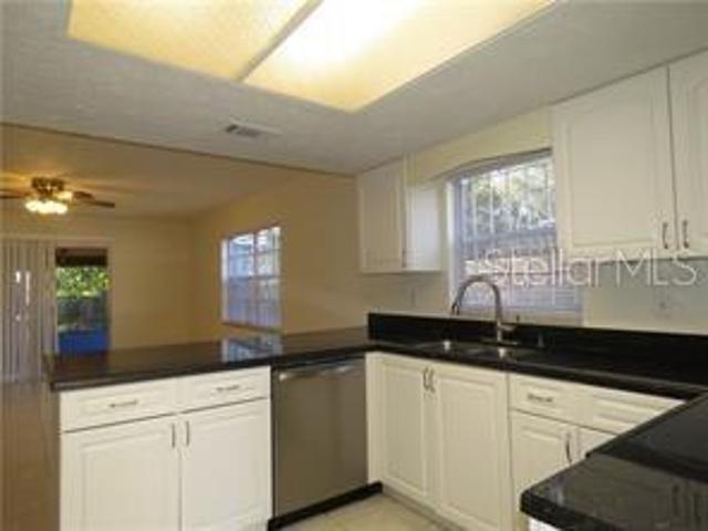 1422 Oak Valley Dr, Seffner, FL 33584 | MLS #TB8503 | Compass