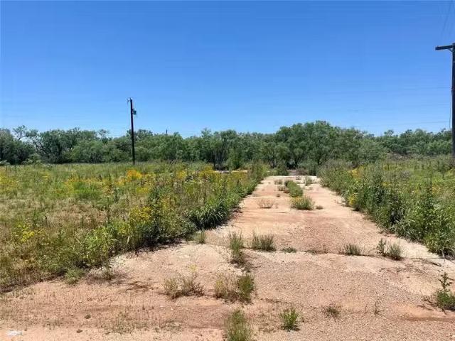 1422 Air Base Rd, Tye, TX 79563